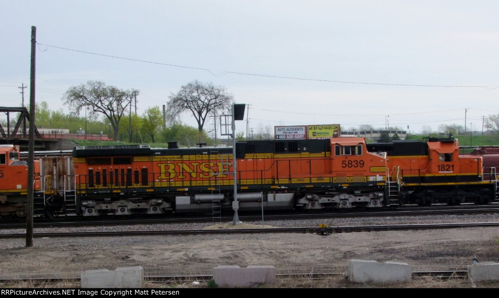 BNSF 5839